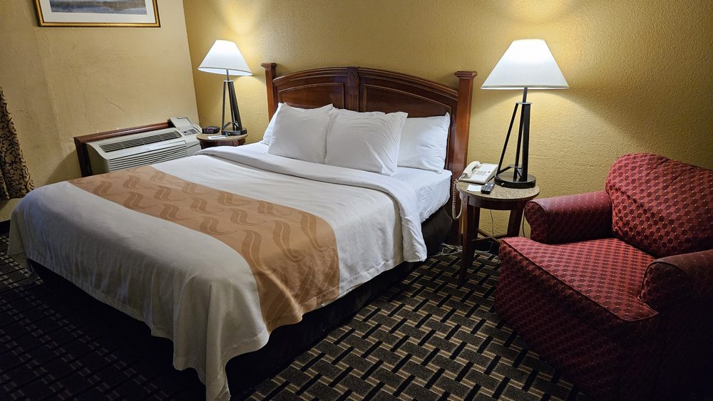 QUALITY INN - Updated August 2025 - 22 Photos - 300 Tarentum Bridge Rd ...