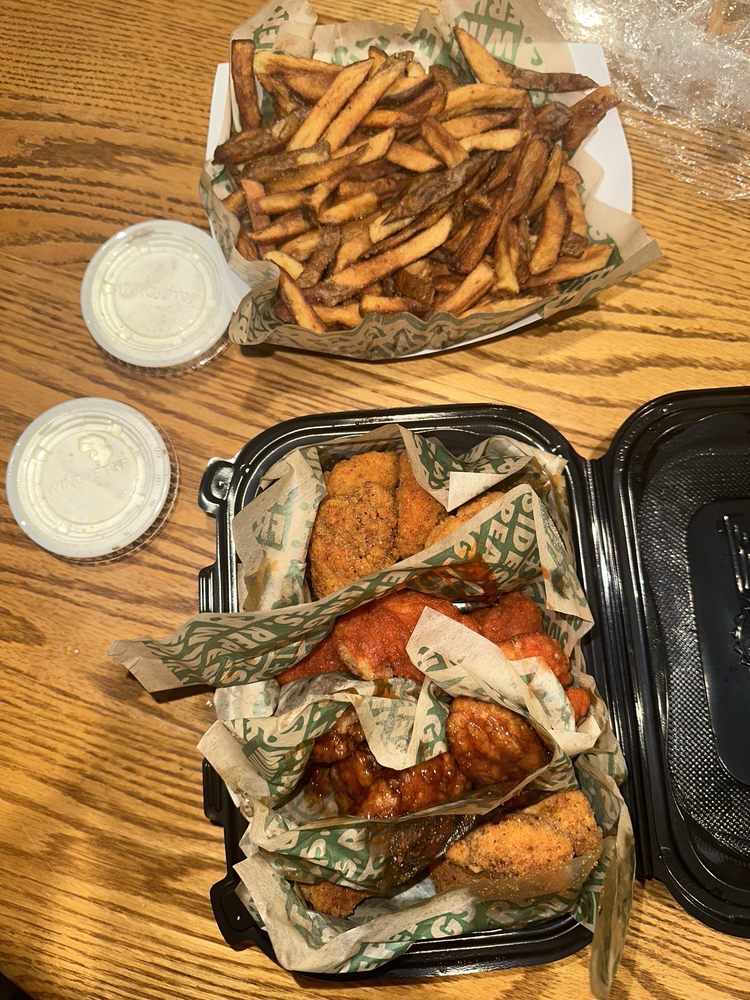 WINGSTOP - Updated May 2026 - 20 Photos & 30 Reviews - 2752 Aborn Rd ...