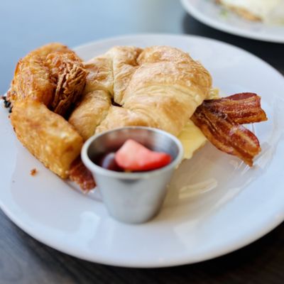 TOAST & BERRY - Updated January 2026 - 137 Photos & 121 Verified ...