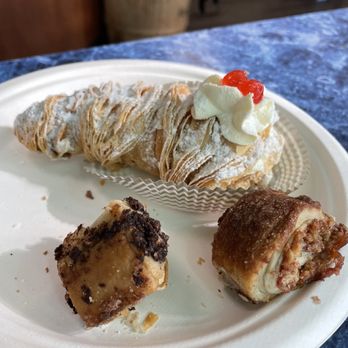 PINHO’S BAKERY - 289 Photos & 299 Reviews - 1027 Chestnut St, Roselle ...