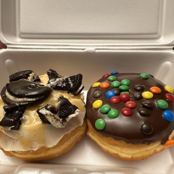 YONUTZ DONUTS AND ICE CREAM - Updated February 2025 - 94 Photos & 73 ...