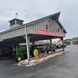 MACHINE SHED RESTAURANT DAVENPORT - Updated October 2025 - 452 Photos ...