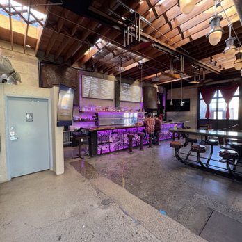 LUCKY LABRADOR BREWING CO - Updated November 2025 - 227 Photos & 377 ...