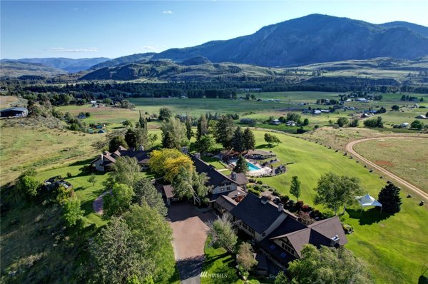 CASIA LODGE AND RANCH - 14 Photos - 20556 State Hwy 20, Twisp ...