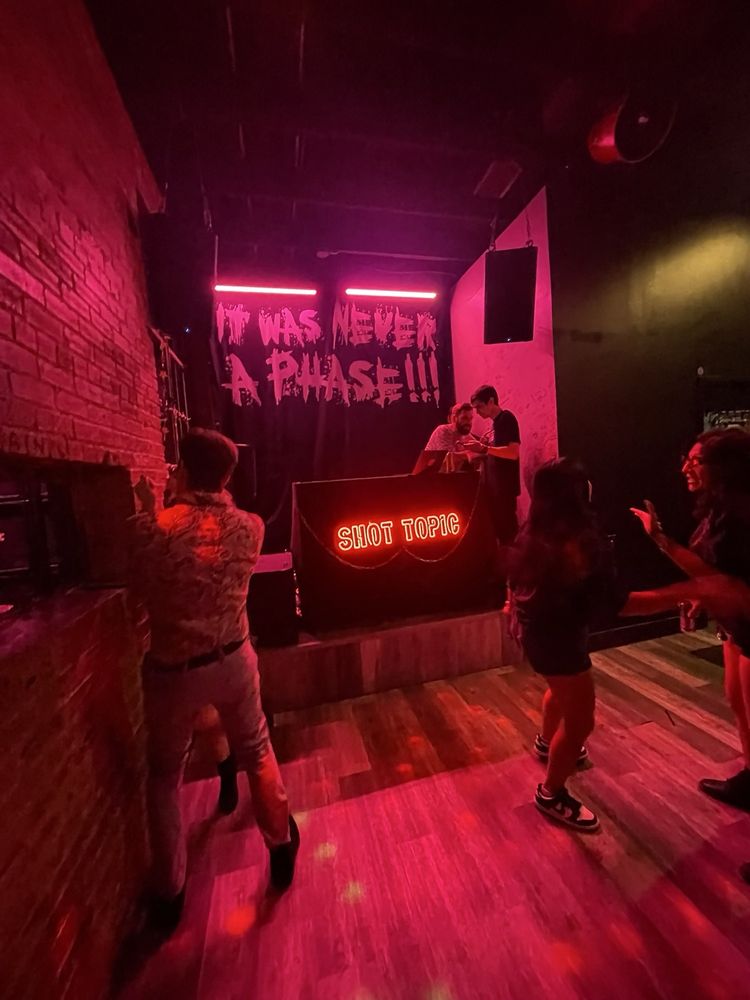 SHOT TOPIC BAR - Updated December 2025 - 16 Photos & 13 Reviews - 108 S ...