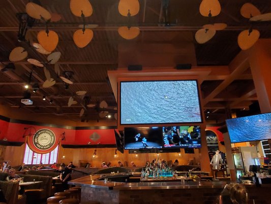 LEGENDS PUB & GRILL SOUTHTOWN - Updated October 2025 - 64 Photos & 76 ...