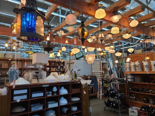 SECOND USE BUILDING MATERIALS - Updated September 2024 - 63 Photos & 97 ...