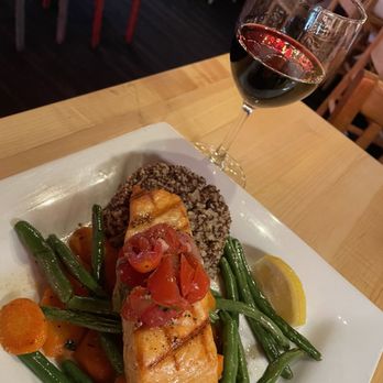 CHEZ ZEE AMERICAN BISTRO - Updated August 2024 - 823 Photos & 1102 ...