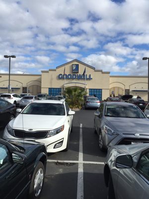 GOODWILL - 40 Photos & 53 Reviews - 2040 Alta Arden Expy, Sacramento ...