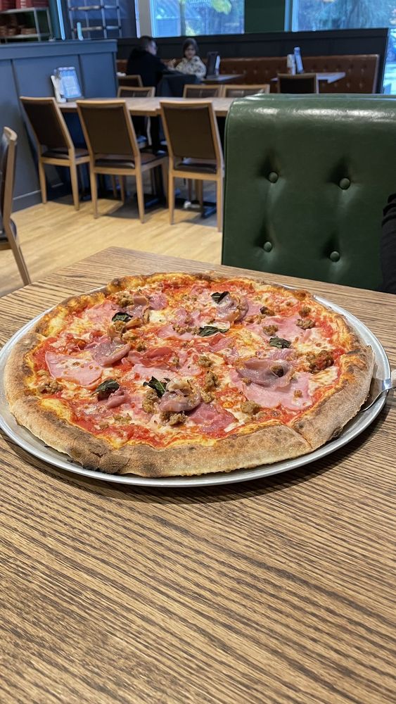 FAMOSO NEAPOLITAN PIZZERIA - Updated January 2026 - 2929 Barnet Highway ...