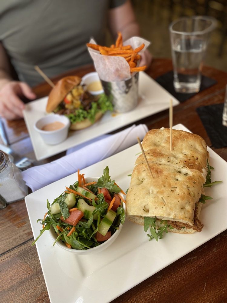 BROADSTONE BAR & KITCHEN - Updated January 2025 - 561 Photos & 388 ...