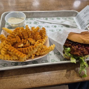 SHAKE SHACK - Updated January 2026 - 207 Photos & 70 Reviews - 10 ...