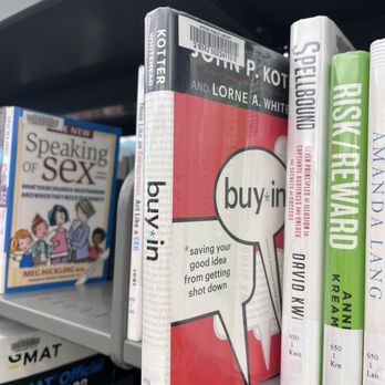 WHITBY PUBLIC LIBRARY - Updated October 2025 - 11 Photos - 405 Dundas ...