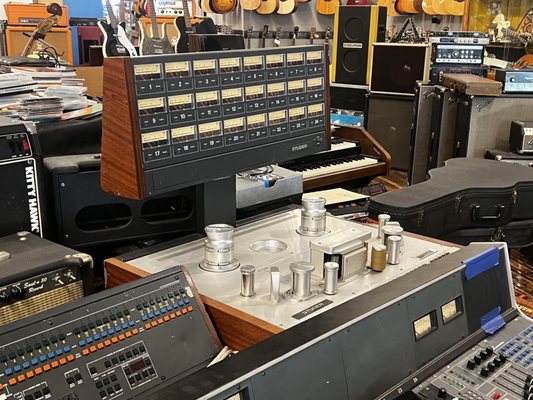 ROCK N ROLL VINTAGE - Updated November 2025 - 32 Photos & 52 Reviews ...