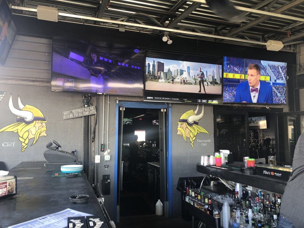 FAT HARVEYS - 24 Photos & 28 Reviews - 303 W 26th St, Yuma, Arizona ...