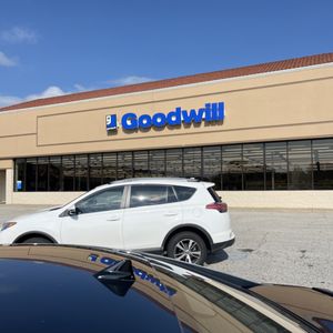 GOODWILL THRIFT STORE & DONATION CENTER - Updated September 2025 - 13 ...