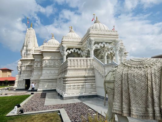 BAPS SHRI SWAMINARAYAN MANDIR, CHICAGO - Updated October 2025 - 261 ...