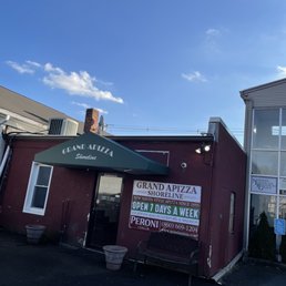 GRAND APIZZA SHORELINE - Updated January 2025 - 61 Photos & 156 Reviews ...