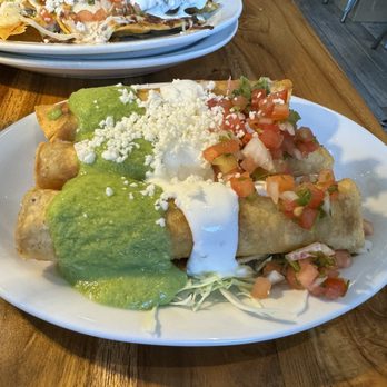 MERCADO 925 - Updated July 2024 - 116 Photos & 123 Reviews - 925 ...