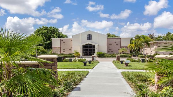 ROBERT TOALE AND SONS FUNERAL HOME AT PALMS MEMORIAL PARK - Updated ...