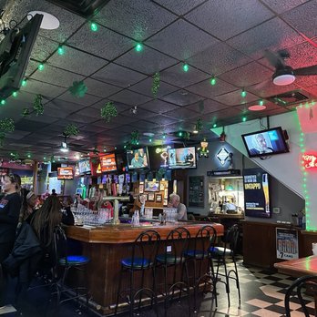 HAWKEYE’S BAR & GRILL - Updated August 2024 - 149 Photos & 375 Reviews ...