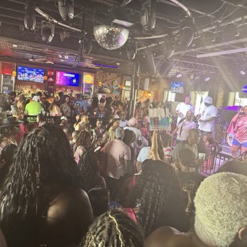 RAZZOO BAR & PATIO - Updated December 2025 - 219 Photos & 277 Reviews ...