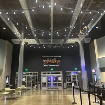 MEGAPLEX THEATRES AT GENEVA - Updated November 2025 - 76 Photos & 98 ...