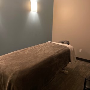 OASIS MASSAGE AND SPA - 17 Photos & 45 Reviews - 689 N 132nd St, Omaha ...