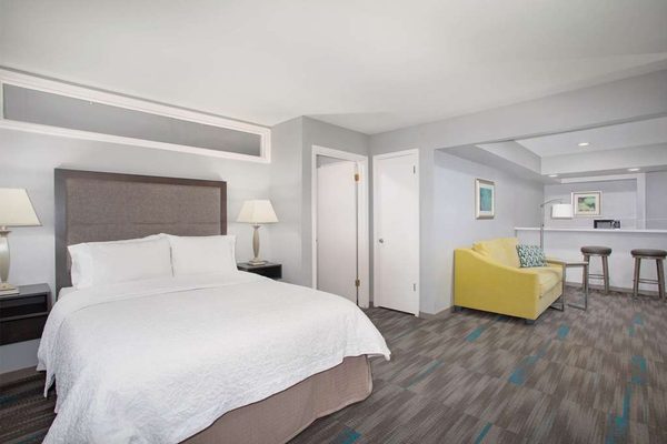 HAMPTON INN MONTEREY - 154 Photos & 102 Reviews - 2401 Del Monte Ave ...