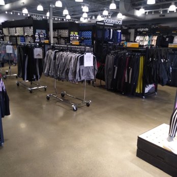 LEESBURG PREMIUM OUTLETS - Updated November 2024 - 258 Photos & 262 ...