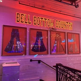 LAINEY WILSON’S BELL BOTTOMS UP - Updated May 2025 - 102 Photos & 58 ...