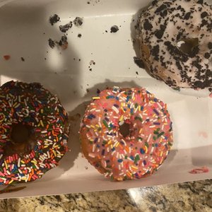OMG DONUTS & BAKERY - 367 Photos & 304 Reviews - 10005 Weddington Rd ...
