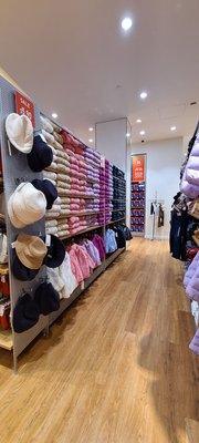 UNIQLO - Updated October 2025 - 37 Photos & 23 Reviews - 141 ...