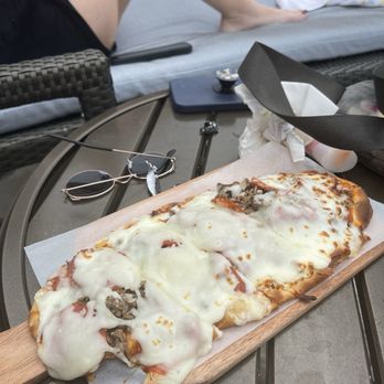 BILLFISH POOLSIDE BAR & GRILLE - Updated December 2025 - 234 Photos ...