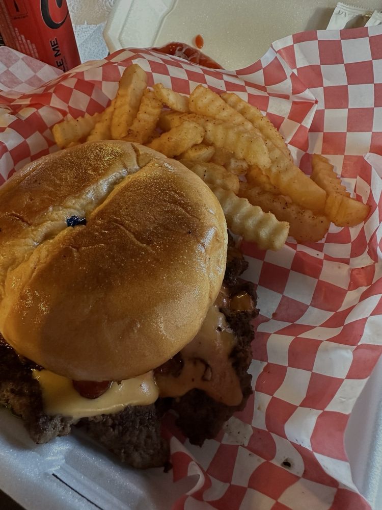 THE GARAGE FOOD & DRINKS - Updated May 2026 - 2339 MS-145, Quitman ...
