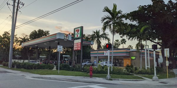 7-ELEVEN - Updated October 2025 - 15 Photos & 16 Reviews - 330 N ...