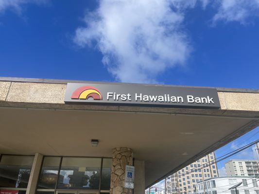 FIRST HAWAIIAN BANK - MAKIKI BRANCH - Updated September 2025 - 18 ...