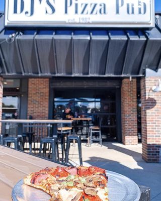 DJ’S PIZZA PUB - 35 Reviews - Pizza - 3471 Kelly St, Hudsonville, MI ...