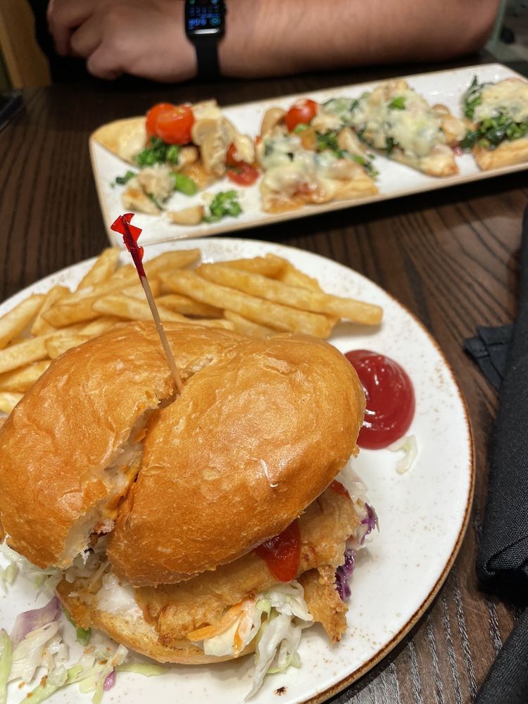 JIM STUMP’S TAPROOM + KITCHEN - 27 Photos & 37 Reviews - 1701 Airport ...