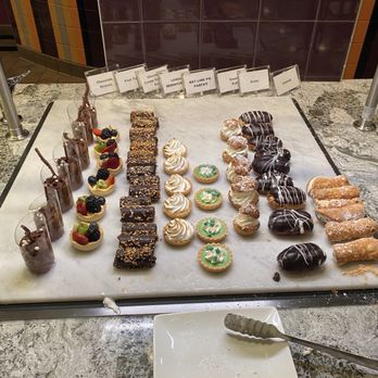 THE BUFFET - Updated October 2025 - 295 Photos & 165 Reviews - 345 N ...