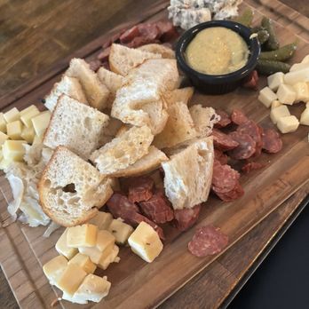 BERLINER PUB - Updated August 2024 - 731 Photos & 714 Reviews - 221 ...