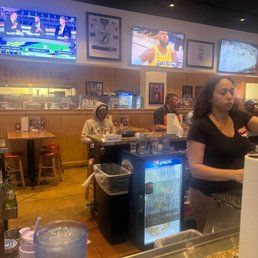 WingHouse Bar & Grill - Tampa Stadium - Cheap - Chicken Wings - Updated ...
