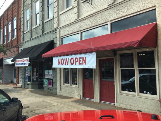 MAIN STREET MARKET - 28 Photos & 18 Reviews - Delis - 211 N Main St ...