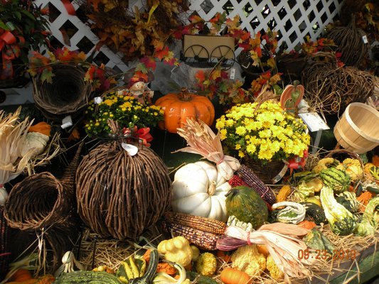 HOLLY BROOK FARMS & GARDEN CENTER - Updated May 2024 - 10 Photos - 2023 ...