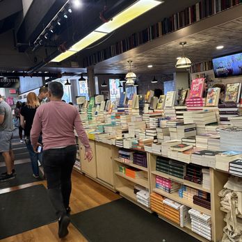 TRIDENT BOOKSELLERS & CAFÉ - Updated December 2025 - 1131 Photos & 2166 ...