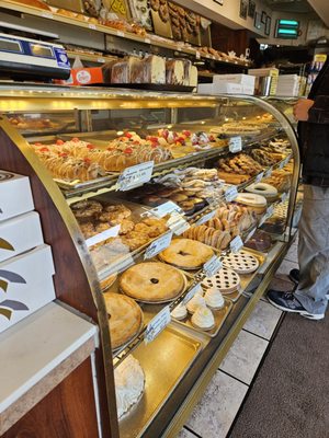 B & W BAKERY - Updated October 2025 - 371 Photos & 343 Reviews - 614 ...