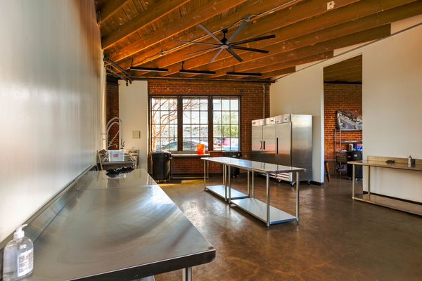 THE BEEHIVE - Updated May 2024 - 42 Photos - 961 E 61st St, Los Angeles ...