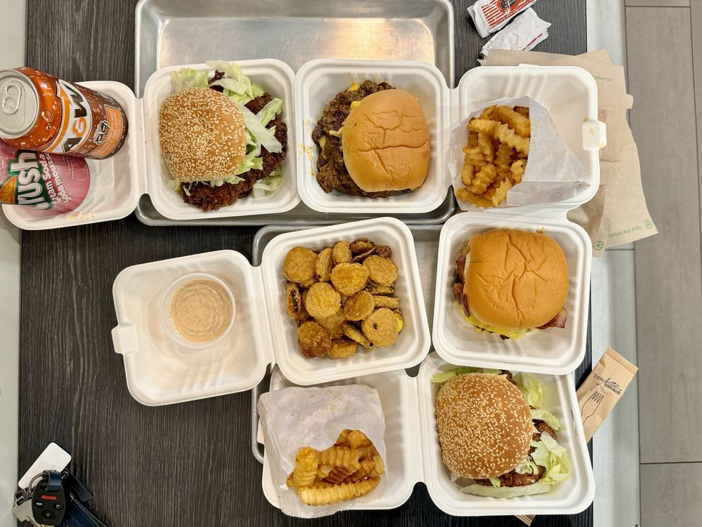 FRIDAY BURGER COMPANY - Updated June 2025 - 15 Photos - 2162 Danforth ...