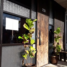 TIGER DEN - Updated January 2026 - 2122 Photos & 1376 Reviews - 9889 ...