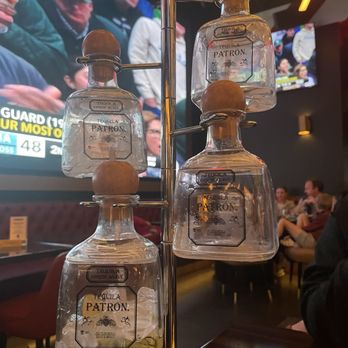 FLANKER KITCHEN + SPORTS BAR - Updated November 2024 - 351 Photos & 295 ...